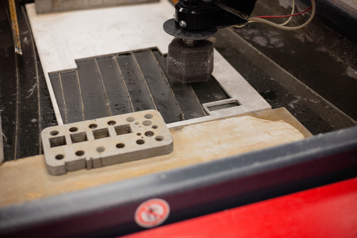 The Importance of Slats - OMAX Waterjet